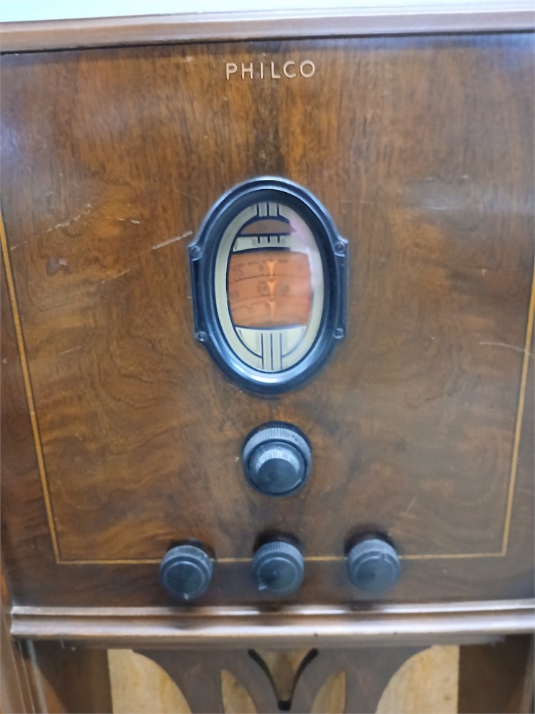 Transitional Design Online Auctions - Antique Philco Radio / Model 630 ...