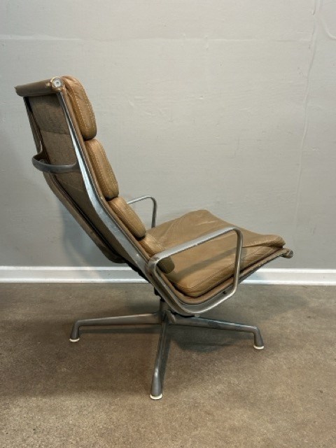 Transitional Design Online Auctions - EAMES Soft Pad Lounge Chair by ...