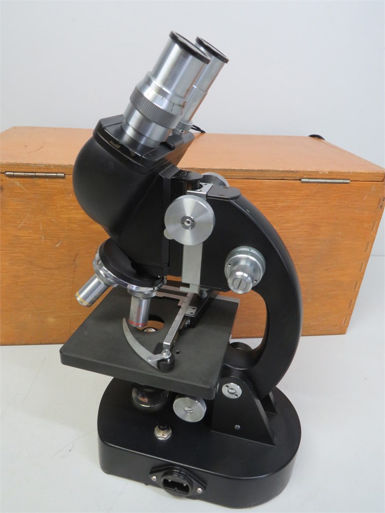 Transitional Design Online Auctions - LUMISCOPE F67113 Microscope