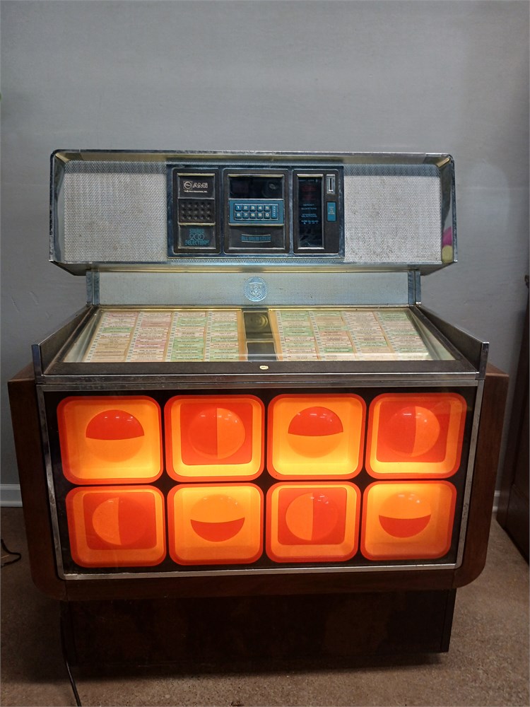 Transitional Design Online Auctions - Rowe AMI R-81 jukebox.