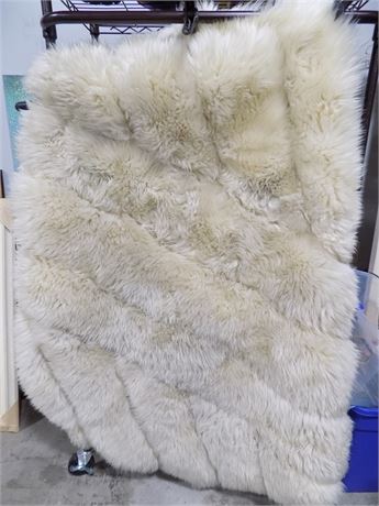 Transitional Design Online Auctions - Llama Round White Shag Style Rug