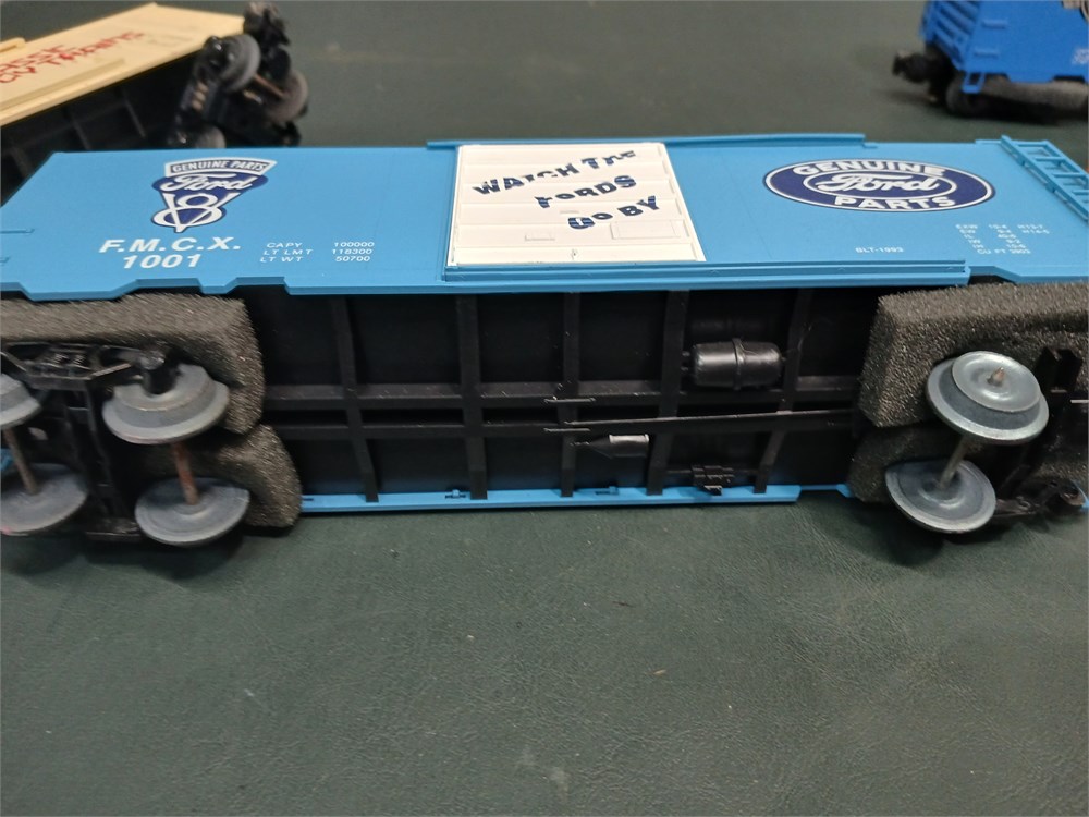 Transitional Design Online Auctions - Model train freight cars