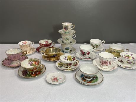 Transitional Design Online Auctions - Collector Tea Cups & Saucers