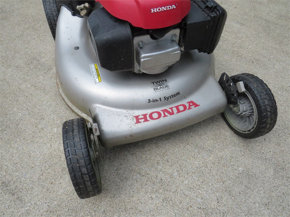 Transitional Design Online Auctions - HONDA GCV160 Lawn Mower Self-Propelled Easy Start