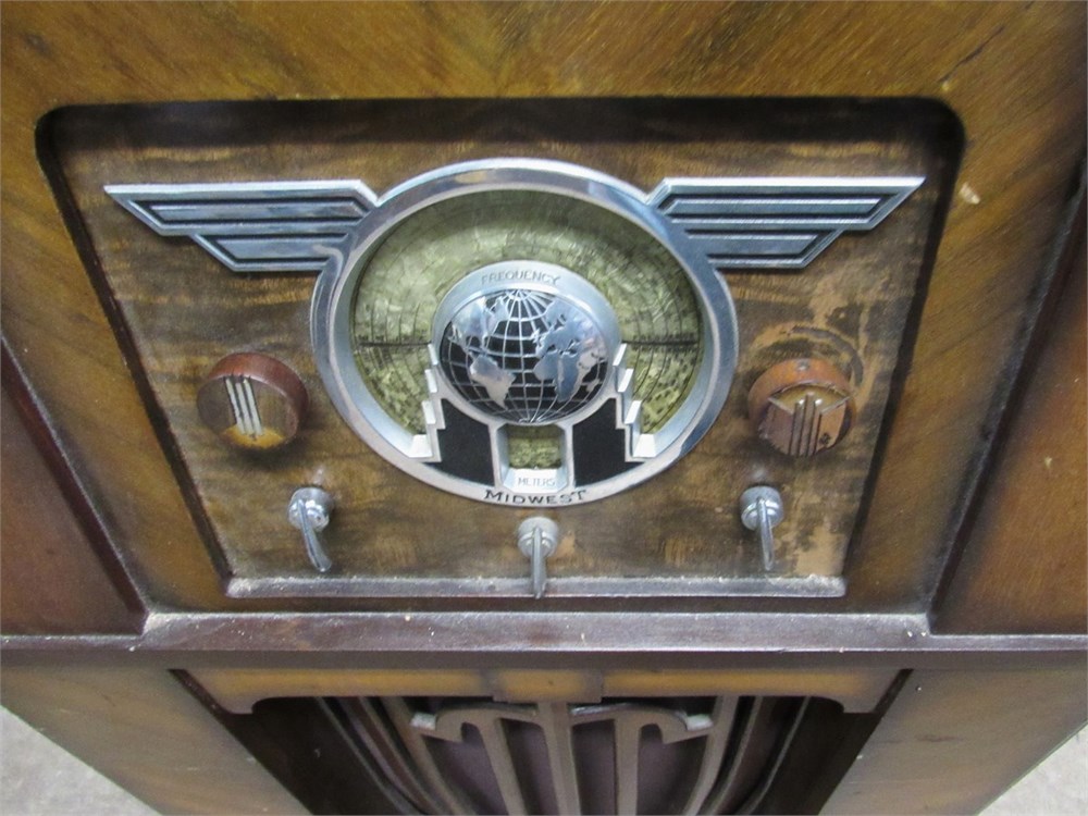 Transitional Design Online Auctions - 1935 Midwest Radio Corp. Model 16 ...