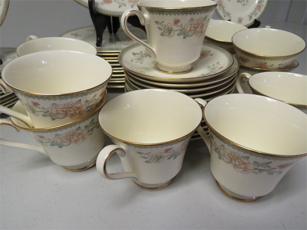 Transitional Design Online Auctions - MINTON/Royal Doulton Jasmine ...
