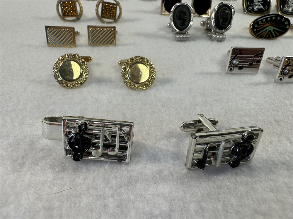 Transitional Design Online Auctions - Vintage Cuff Links-Victoria ...