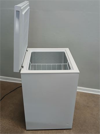 Transitional Design Online Auctions - Hisense Compact Chest Freezer ...