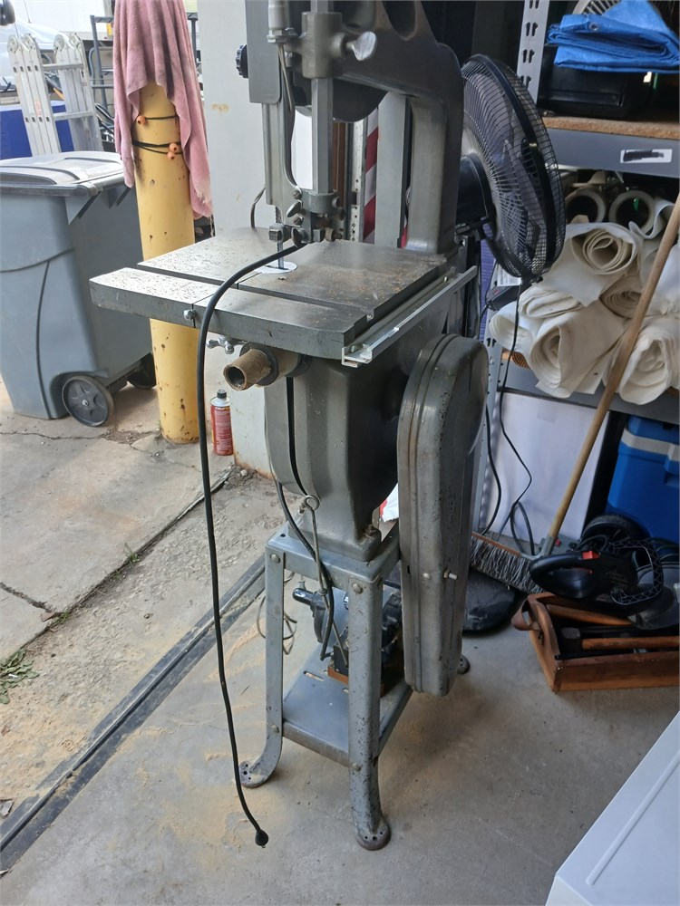 Transitional Design Online Auctions - Delta Steel Frame Band Saw