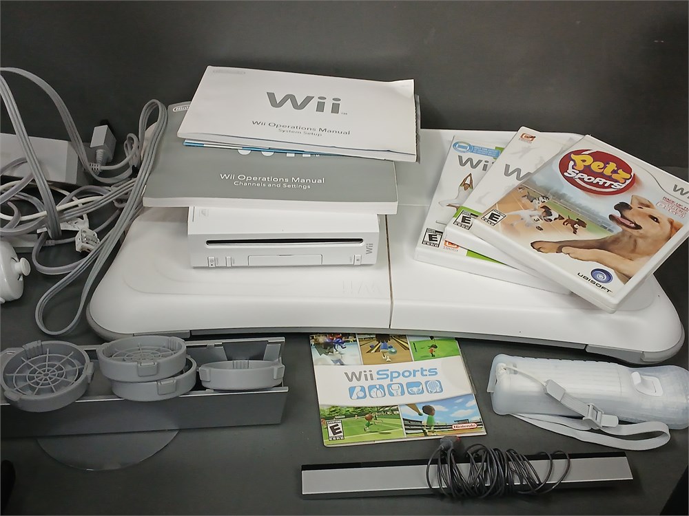Transitional Design Online Auctions - Nintendo Wii home video game ...