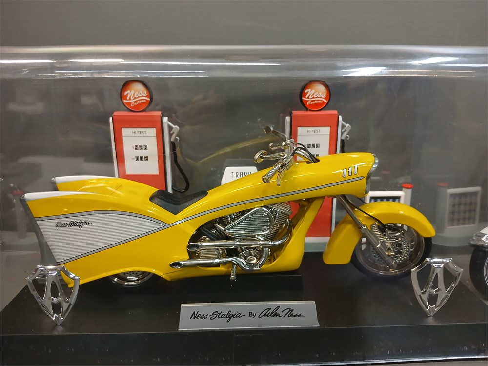 Transitional Design Online Auctions - Die-cast Model Motorcycles