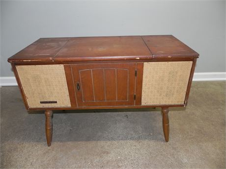 Transitional Design Online Auctions - VM Corp. Model 820-1 Turntable ...