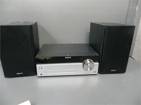 Transitional Design Online Auctions - Sony Compact Disc Receiver / AM & FM