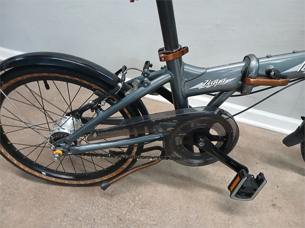 Transitional Design Online Auctions - Breezer Ziggy Commuter Bike