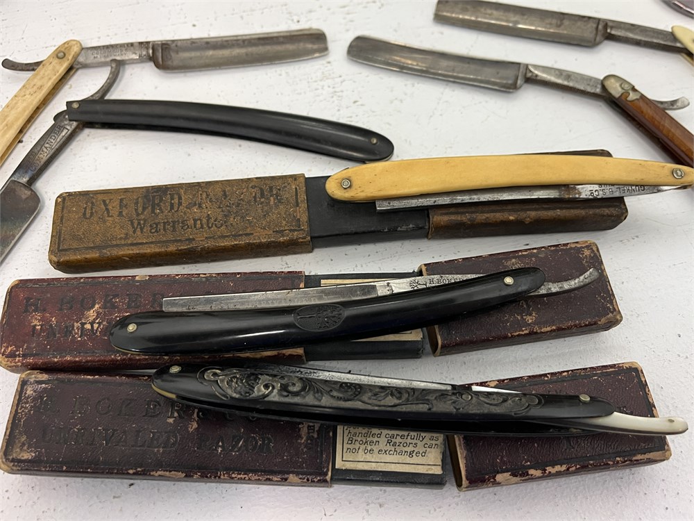 Transitional Design Online Auctions - Shaving Set / Display Case / Razors