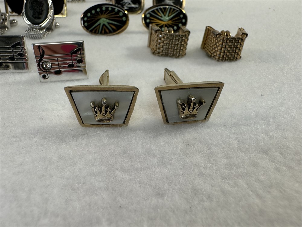 Transitional Design Online Auctions - Vintage Cuff Links-Victoria ...