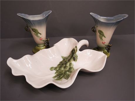 Transitional Design Online Auctions - HULL Pottery Woodland Vases ...