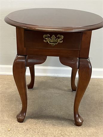 Transitional Design Online Auctions - Null Brand Queen Ann Side Table