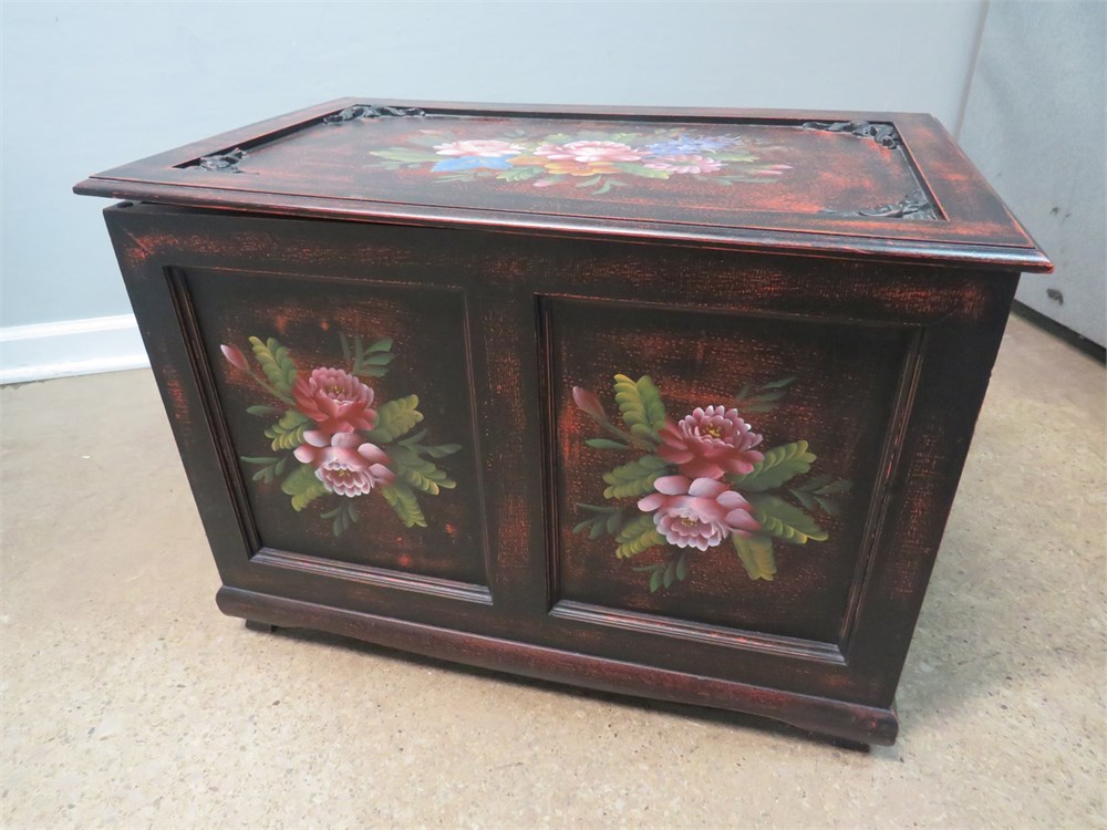 Transitional Design Online Auctions - Thomas Pacconi Classics Hand ...