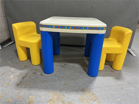 Transitional Design Online Auctions - Little Tikes Craft Table / 2 Chairs