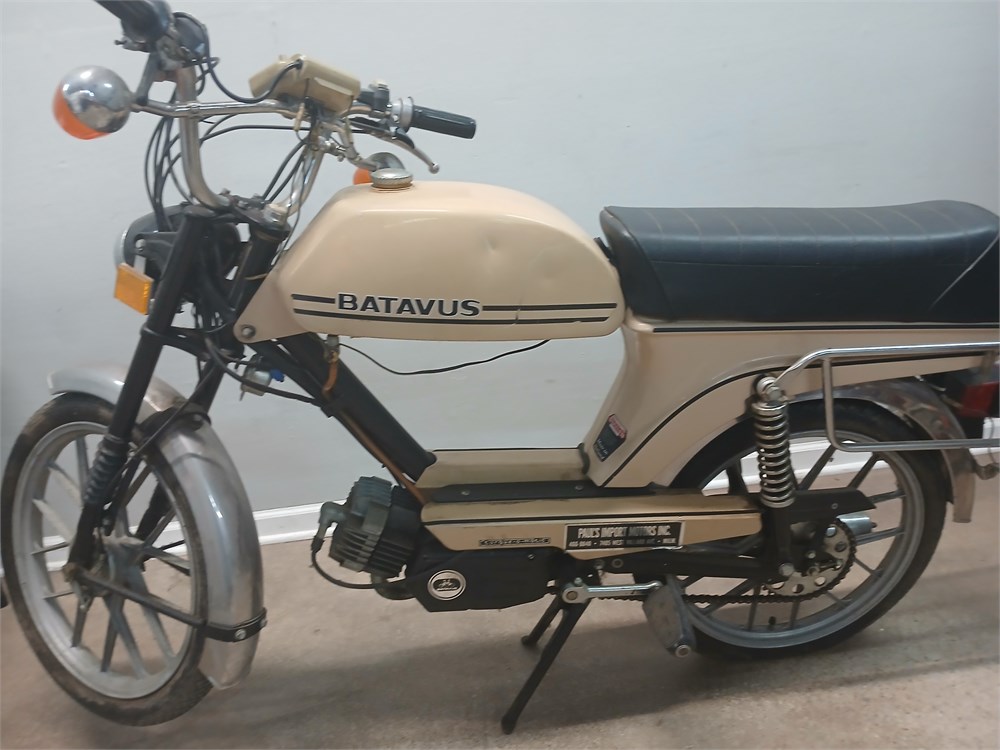 Transitional Design Online Auctions - Batavus Regency Moped / Motorcycle