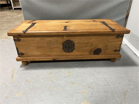Transitional Design Online Auctions - Storage Trunk / Rustic