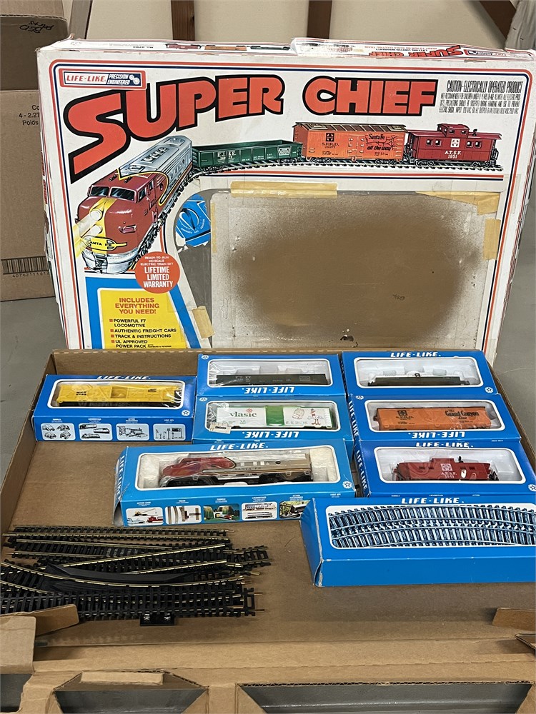 Transitional Design Online Auctions - Super Chief Train Set