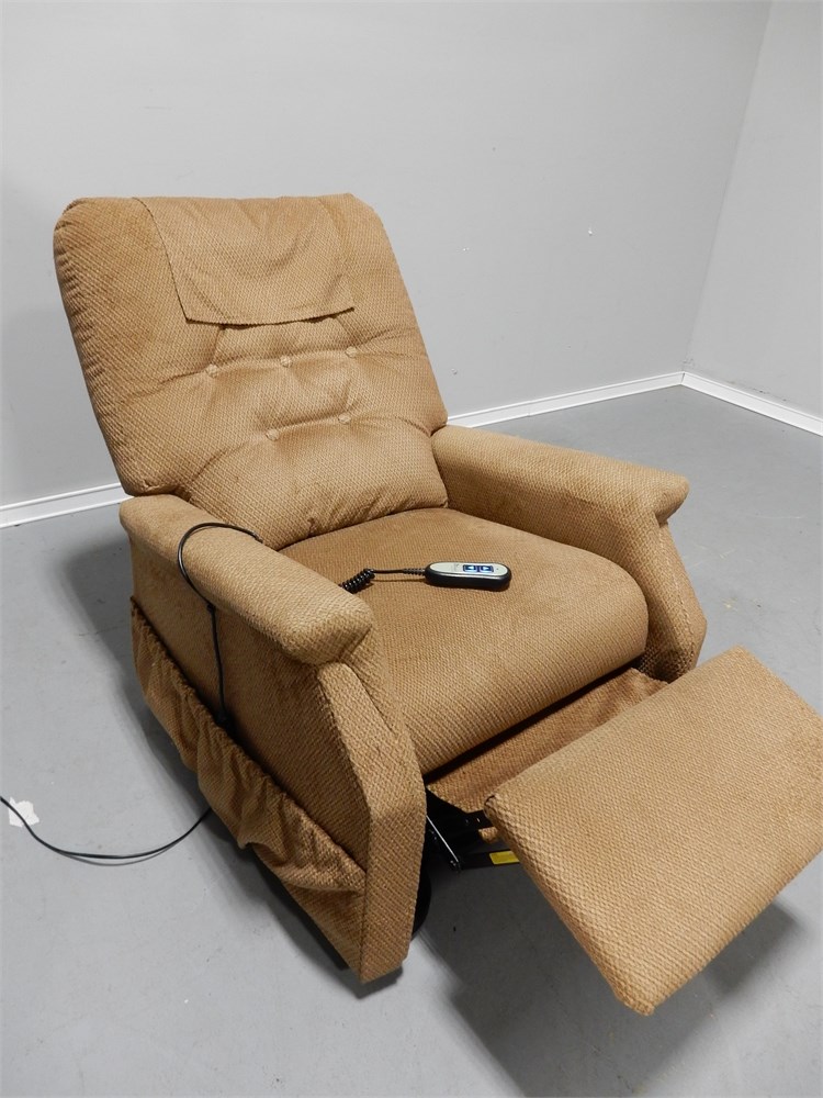 Transitional Design Online Auctions - Ultra Comfort Recliner with Remote