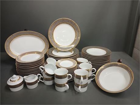 Transitional Design Online Auctions - Wallace Porcelain China / "Aegean ...