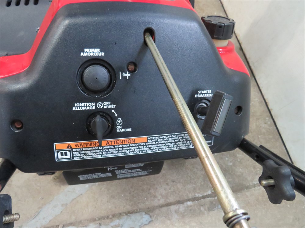 Transitional Design Online Auctions - TORO CCR3650 Snowblower