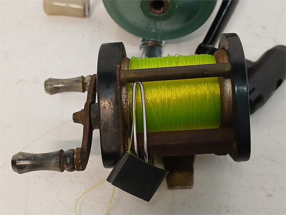 Transitional Design Online Auctions - Vintage Fishing Reels and Supplies