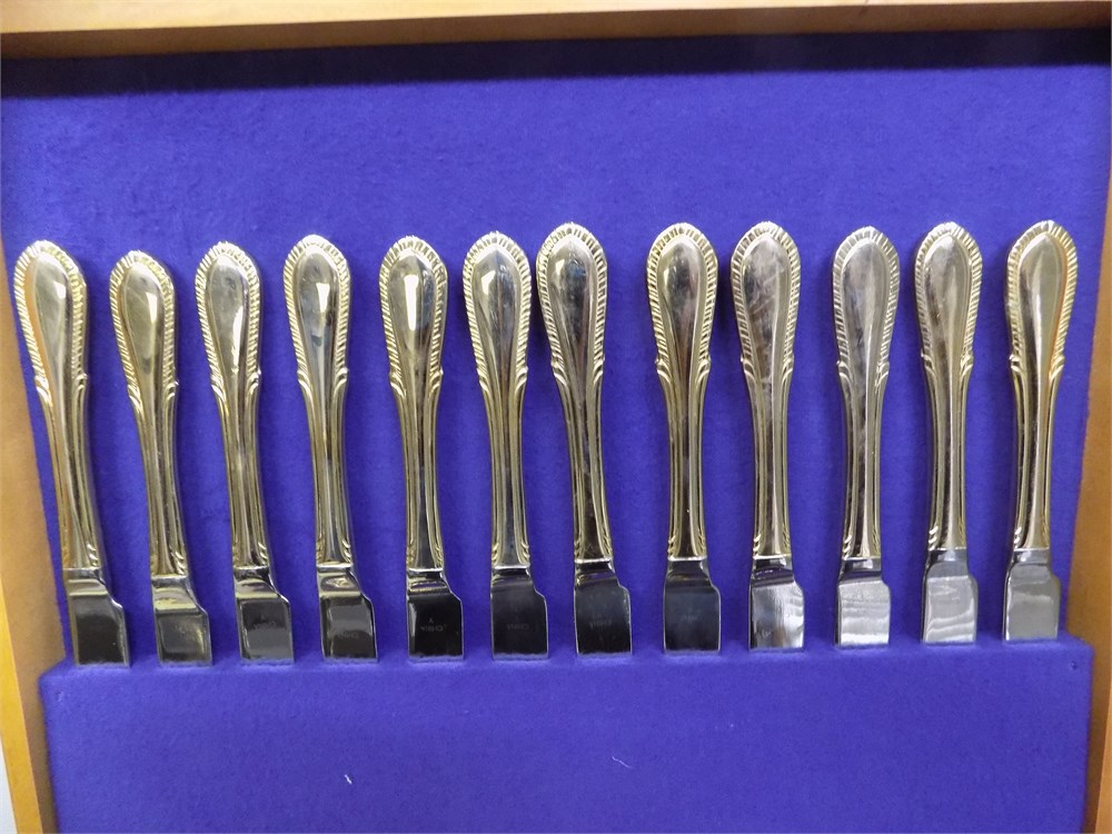 Transitional Design Online Auctions - Farberware Flatware Set