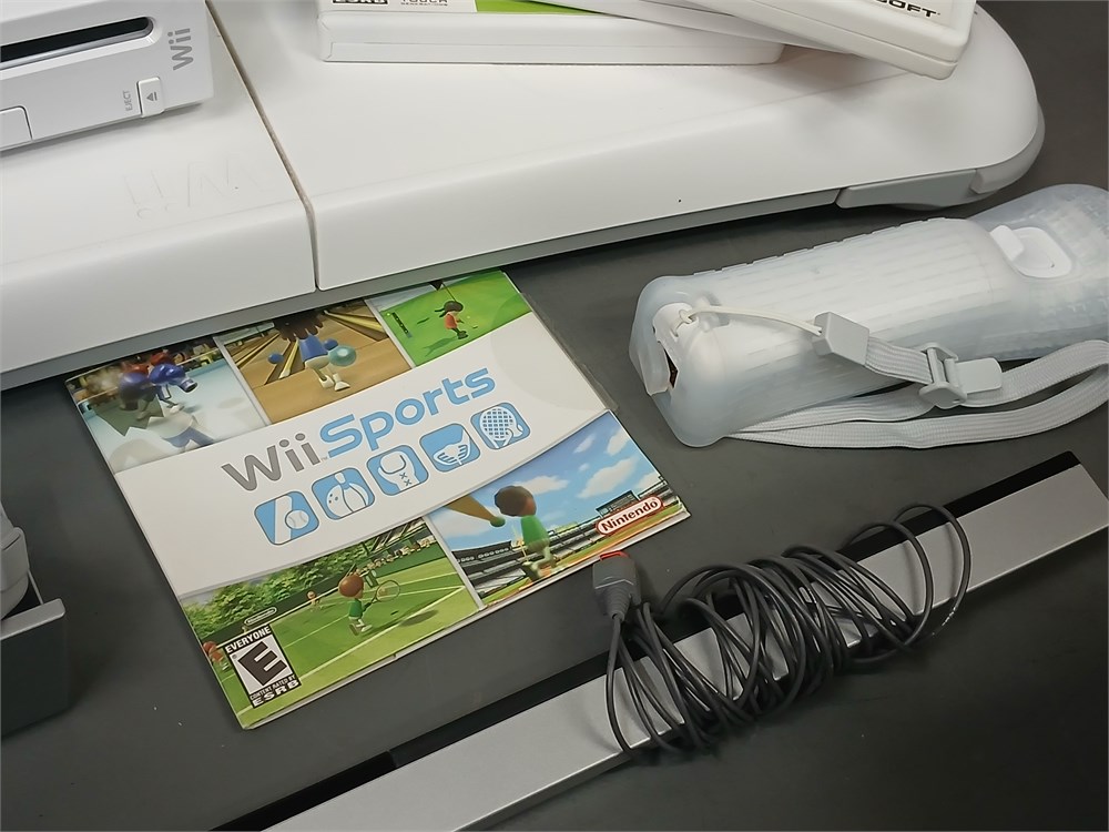 Transitional Design Online Auctions - Nintendo Wii home video game ...