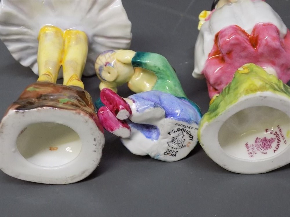 Transitional Design Online Auctions - Porcelain Figurine Collection