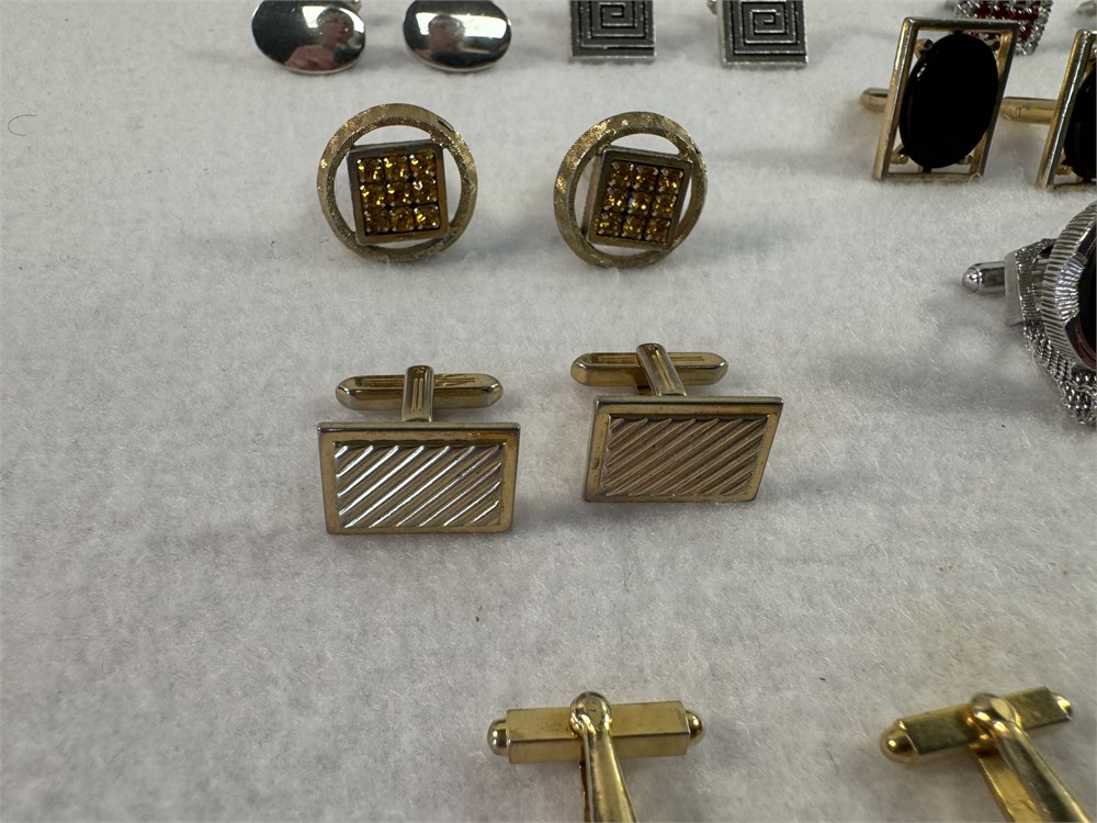 Transitional Design Online Auctions - Vintage Cuff Links-Victoria ...