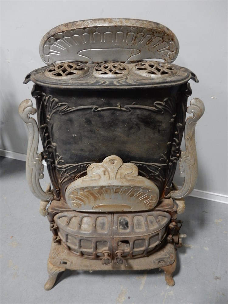 Transitional Design Online Auctions - Antique Parlor Stove / Cast Iron ...