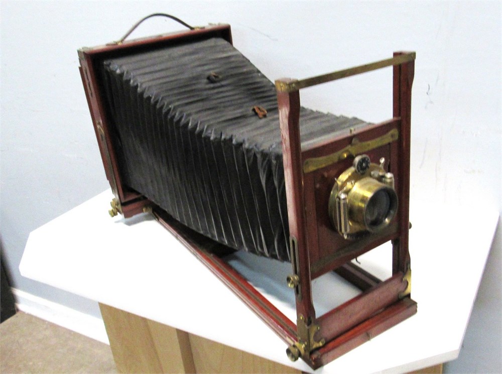 Transitional Design Online Auctions - Bellows Camera - Montgomery Ward ...