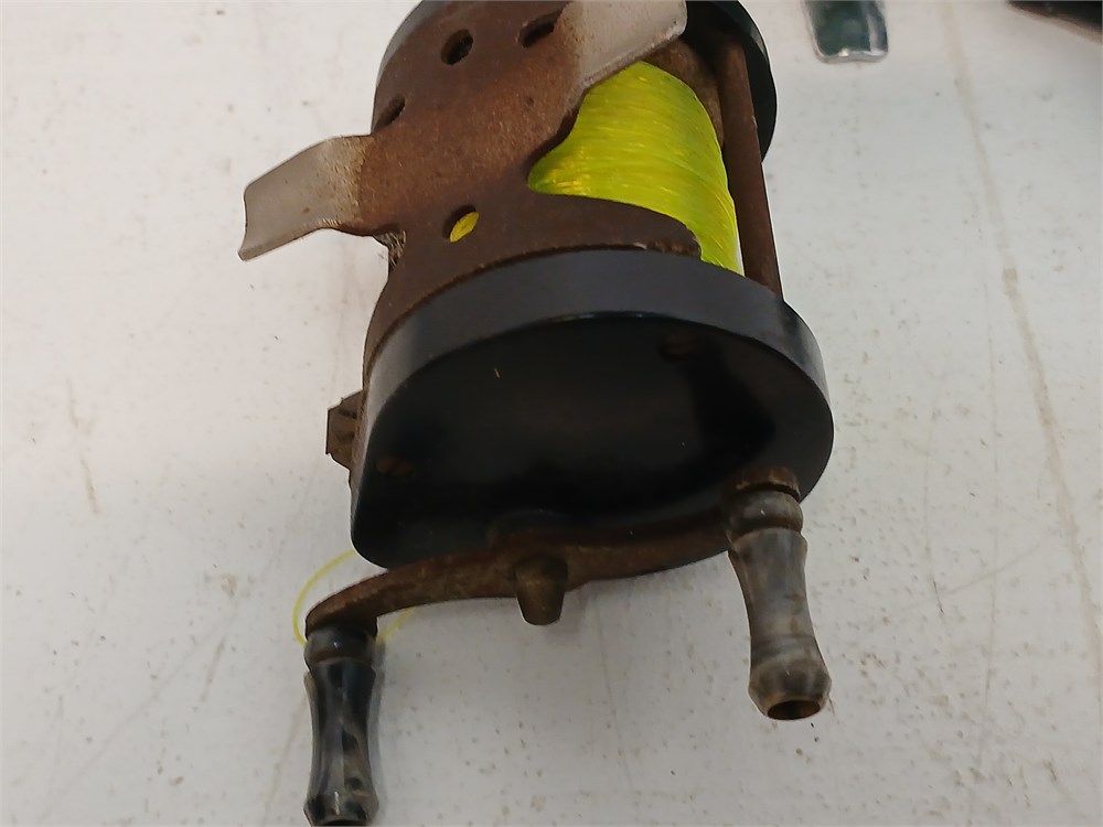 Transitional Design Online Auctions - Vintage Fishing Reels and Supplies