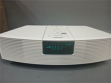 Transitional Design Online Auctions - Bose Wave Radio