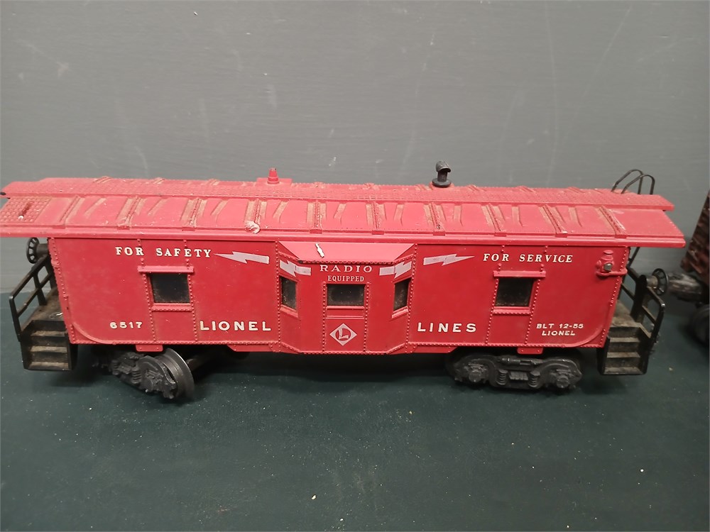 Transitional Design Online Auctions - Lionel 1940's Locomotive & Cars