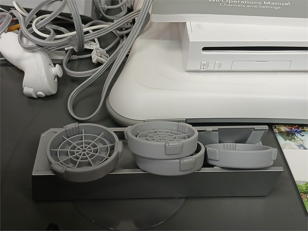 Transitional Design Online Auctions - Nintendo Wii home video game ...